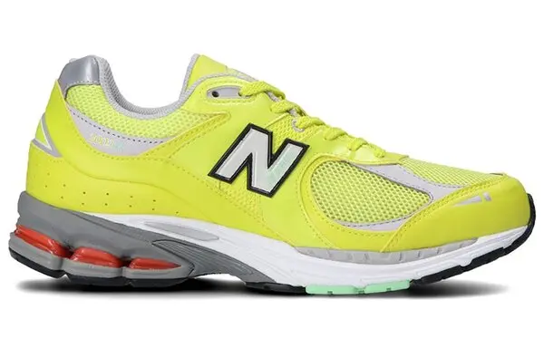 NEW BALANCE 2002r Sneakers - Yellow