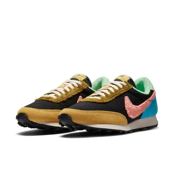 Nike Daybreak "fur Pack" Sneakers - Black/orange/pink