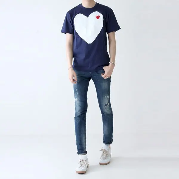 Play Comme Des Garcon White Heart T-shirt - Navy