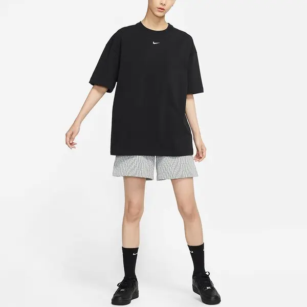 Nike Essential Round-neck T-shirt - Black