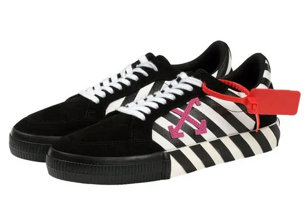 Off-White Low Top Sneakers With Graphic Detailing - Black
