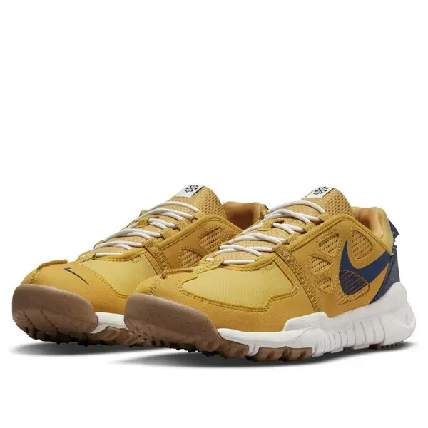 Nike Free Terra Vista Sneakers