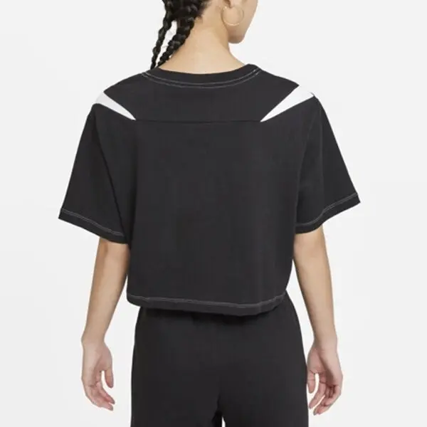 Nike Swoosh Graphic Crop T-shirt