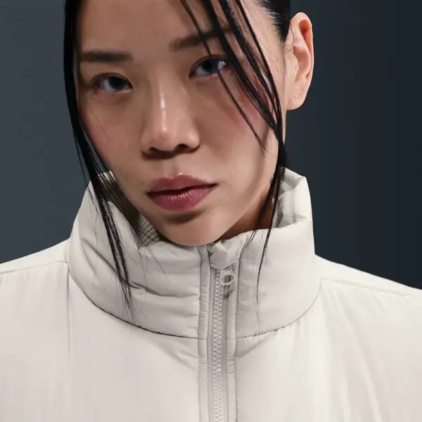 Nike Classic Puffer Therma-fit Loose Vest - Light Bone/white