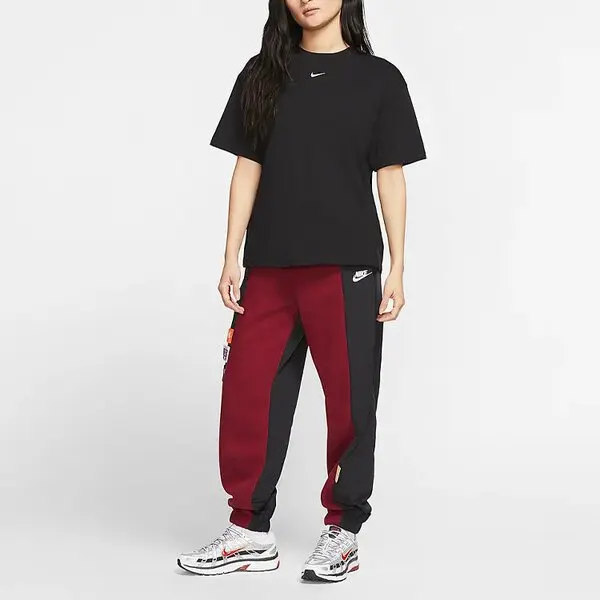 Nike Essentials T-shirt With Embroidered Logo - Black