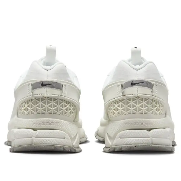 Nike Zoom Vomero Roam Sneakers - Light Bone