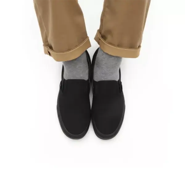 VANS Classic Slip-on Sneakers - Black