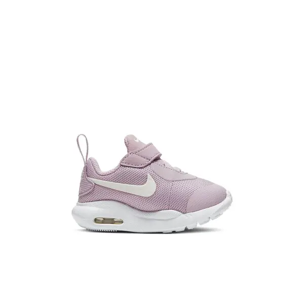 Nike Max Oketo Low Top Sneakers