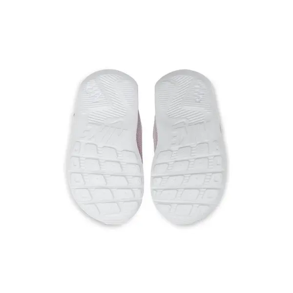 Nike Max Oketo Low Top Sneakers