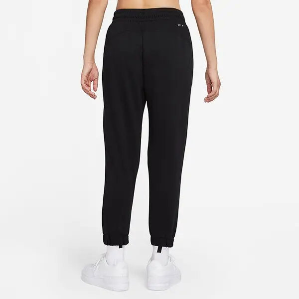 Nike Standard Issue Jogger Pants