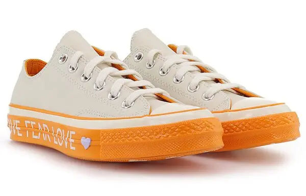 CONVERSE Chuck 70 Low Top "love Graphic" Sneakers - Cream