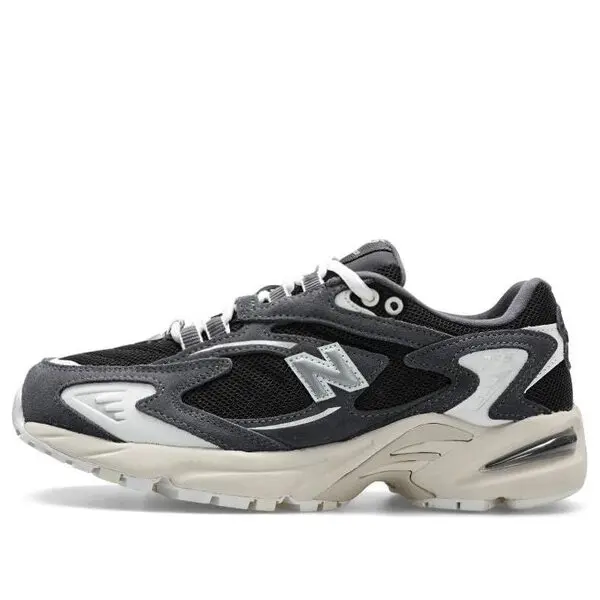 NEW BALANCE 725 Athletic Sneakers