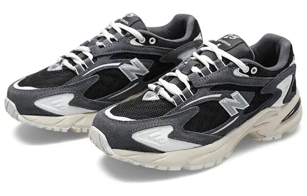 NEW BALANCE 725 Athletic Sneakers - Black/white/silver
