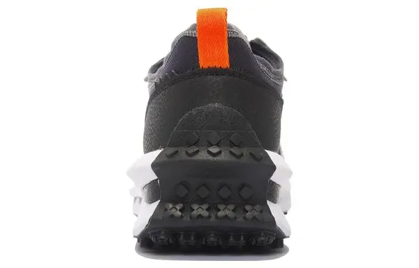 LI-NING Eternal V2 Low Top Sneakers