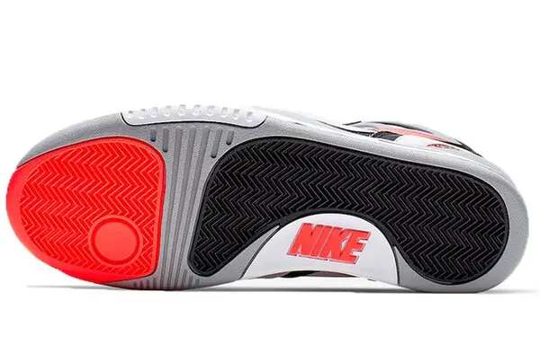 Nike Tech Challenge 2 Retro