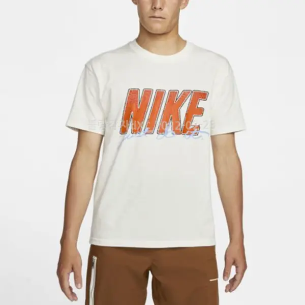 Nike Short Sleeve Graphic T-shirt