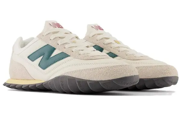 NEW BALANCE Rc30 Sneakers - Cream/green