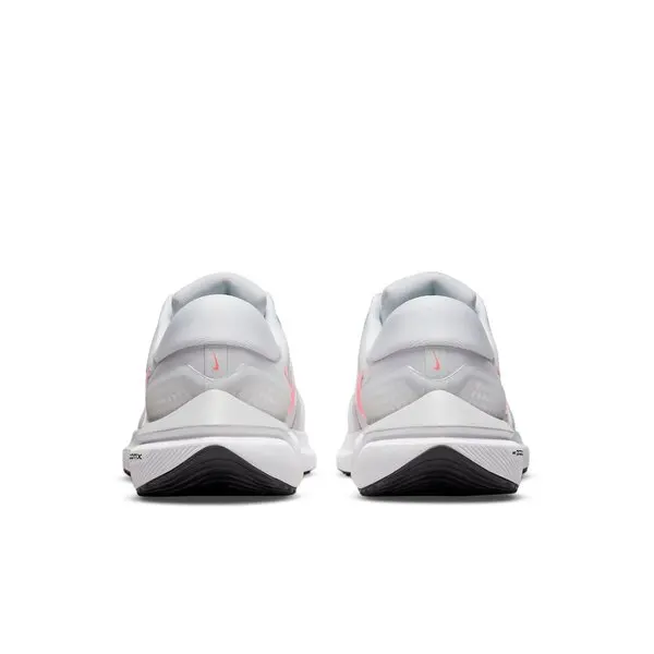 Nike Zoom Vomero 16 Sneakers