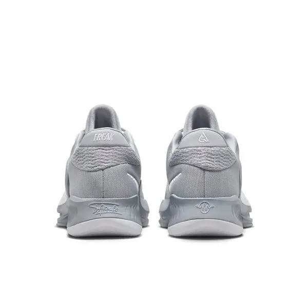 Nike Zoom Freak Tb "wolf " Low Top Sneakers - Grey