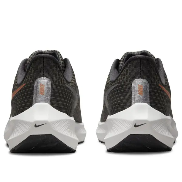 Nike Zoom Winflo Athletic Sneakers - Black/orange