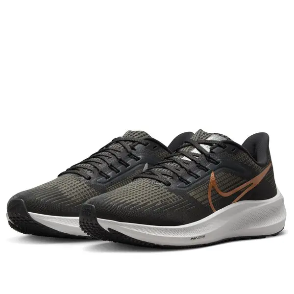 Nike Zoom Winflo Athletic Sneakers - Black/orange