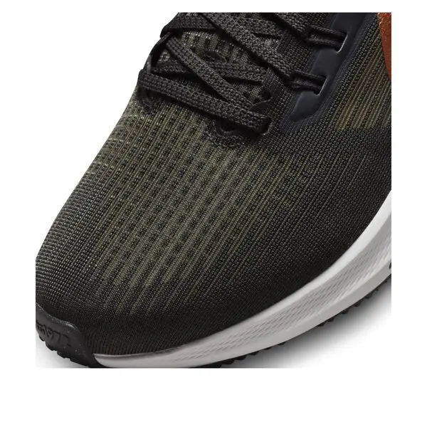 Nike Zoom Winflo Athletic Sneakers - Black/orange