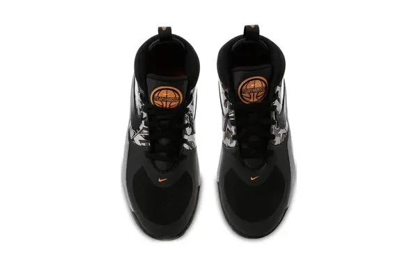 Nike Team Hustle D9 "graffiti" Low Top Sneakers
