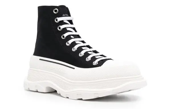 Alexander McQueen Tread Slick High Top Lace Up Boots - Black/white