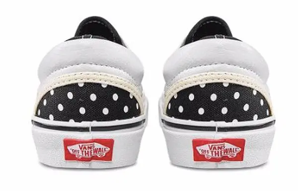 VANS Classic Slip-on Sneakers - Black/white/sail