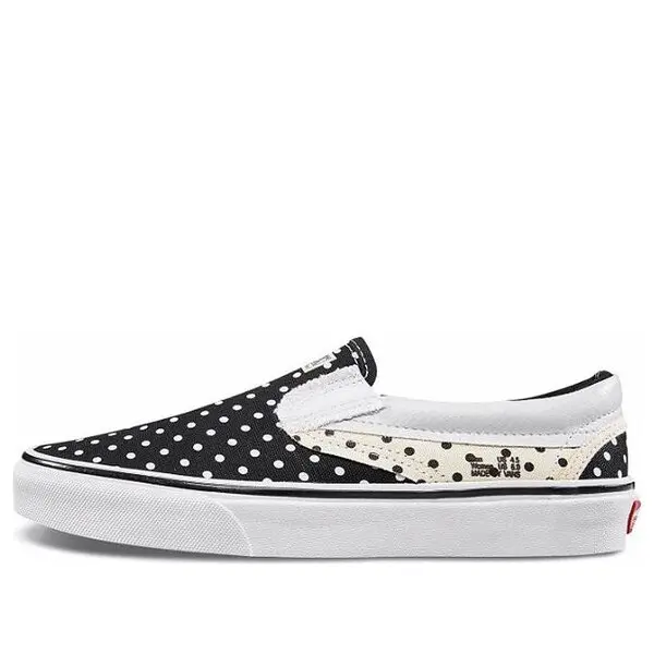 VANS Classic Slip-on Sneakers