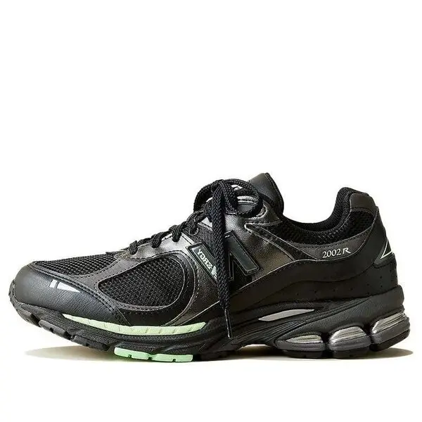 NEW BALANCE 2002r Sneakers - Black