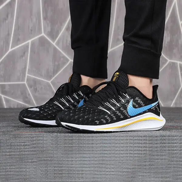 Nike Zoom Vomero 14 Low Top Sneakers