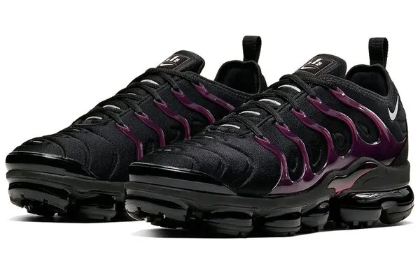 Nike Vapormax Plus Athletic Sneakers - Black