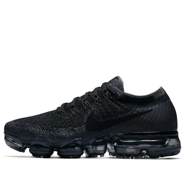Nike Vapormax "triple " Sneakers - Black