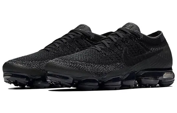 Nike Vapormax "triple " Sneakers - Black