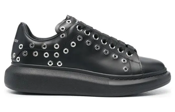 Alexander McQueen Oversized Sneakers With Silver Tone Eyelets - Black/silver