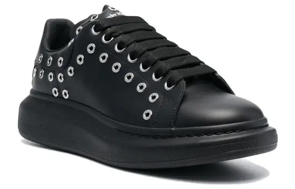 Alexander McQueen Oversized Sneakers With Silver Tone Eyelets - Black/silver