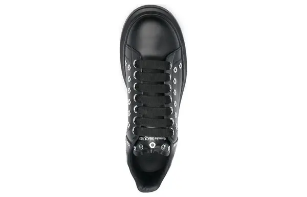 Alexander McQueen Oversized Sneakers With Silver Tone Eyelets - Black/silver