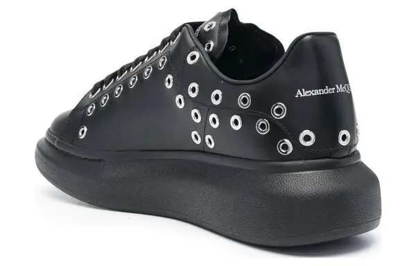 Alexander McQueen Oversized Sneakers With Silver Tone Eyelets - Black/silver