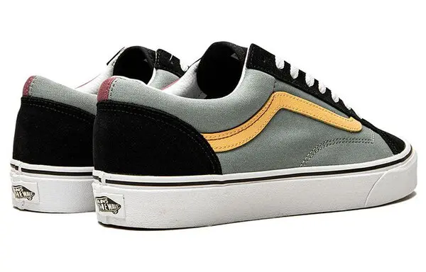 VANS Skate Shoes - Black/red