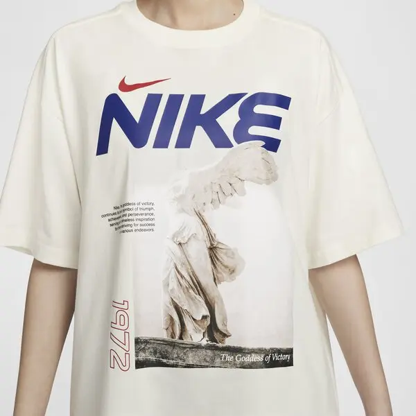 Nike Graphic Oversized T-shirt Asia Sizing