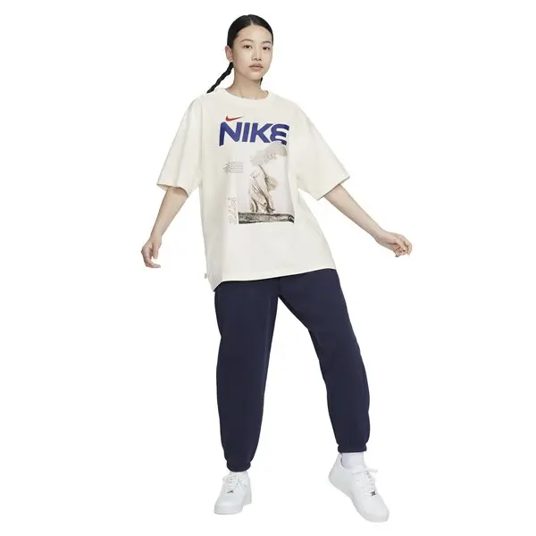 Nike Graphic Oversized T-shirt Asia Sizing