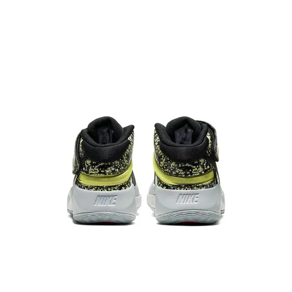 Nike Team Hustle Sneakers