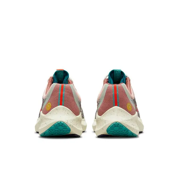 Nike Zoom Winflo 8 Shield Low Top Sneakers - White