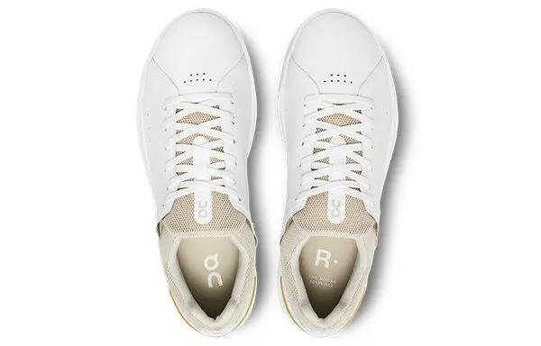 On The Roger Advantage Sneakers - White/bronze