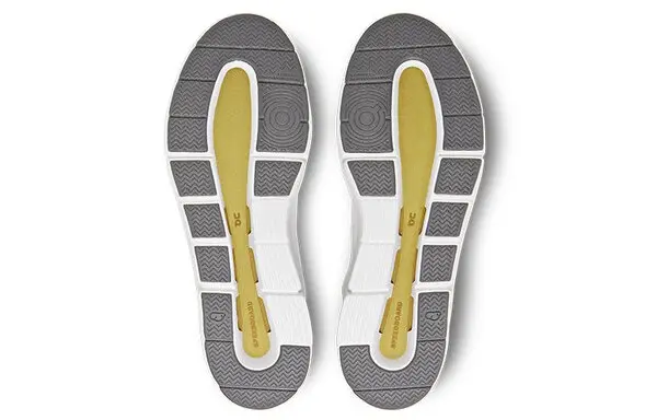 On The Roger Advantage Sneakers - White/bronze