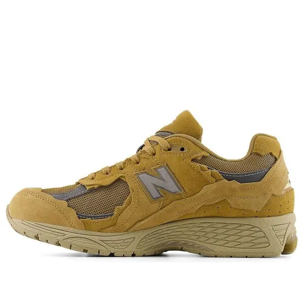 NEW BALANCE 2002r Gore-tex Sneakers - Stucco/castlerock