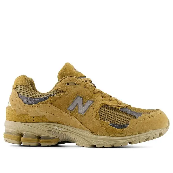 NEW BALANCE 2002r Gore-tex Sneakers - Stucco/castlerock