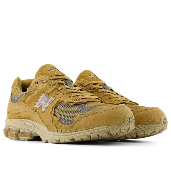 NEW BALANCE 2002r Gore-tex Sneakers - Stucco/castlerock