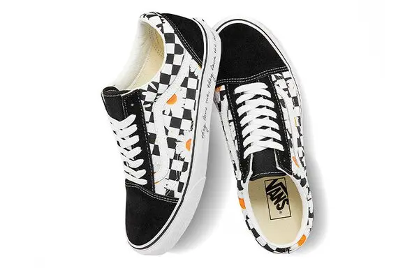 VANS Old Skool Low-top Sneakers - Black/white